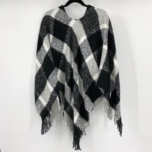 Versona | Sweaters | Pretty Versona Black And White Fringe Poncho ...